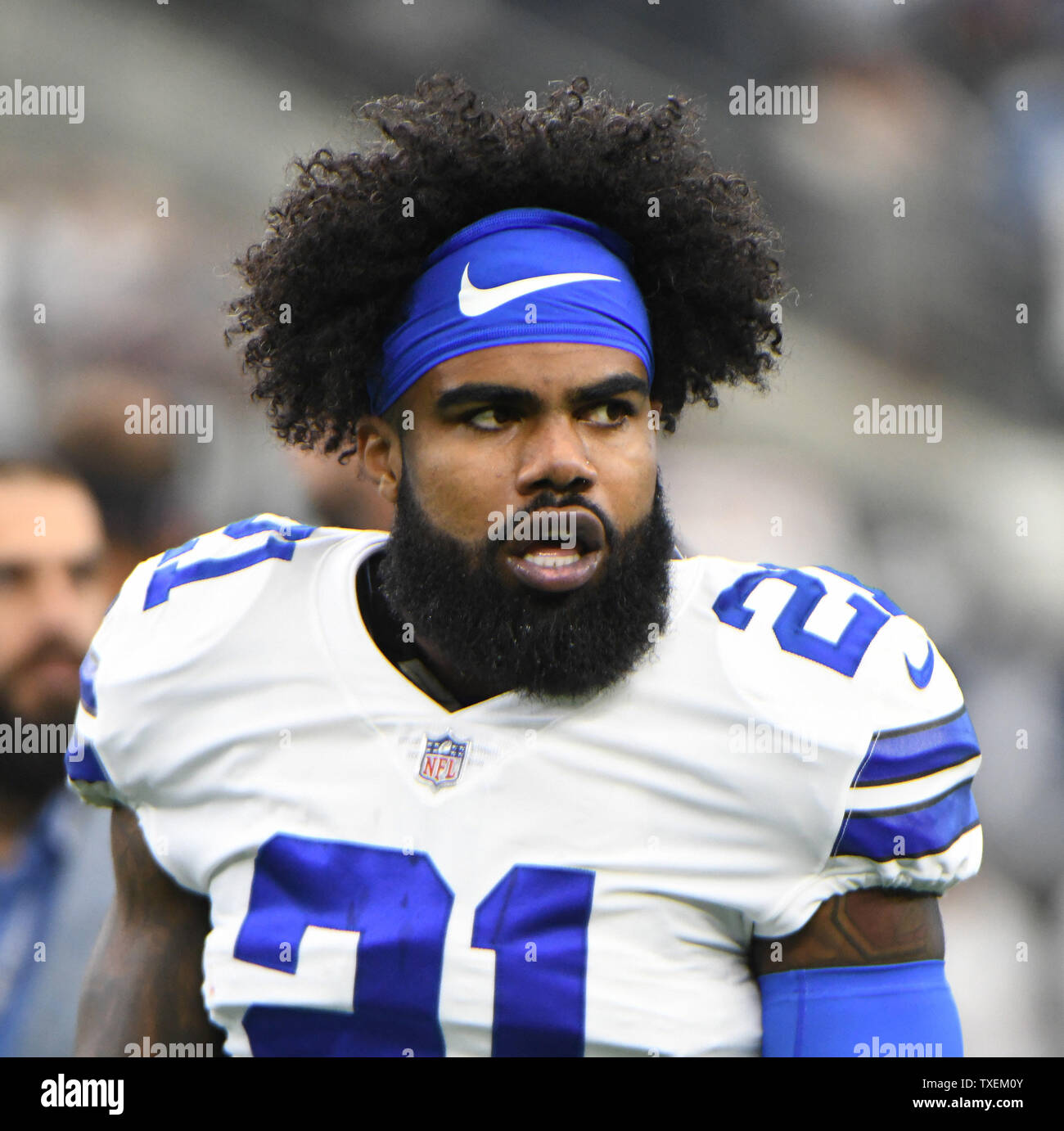Dallas Cowboys running back Ezekiel Elliott warms uo prior to the ...