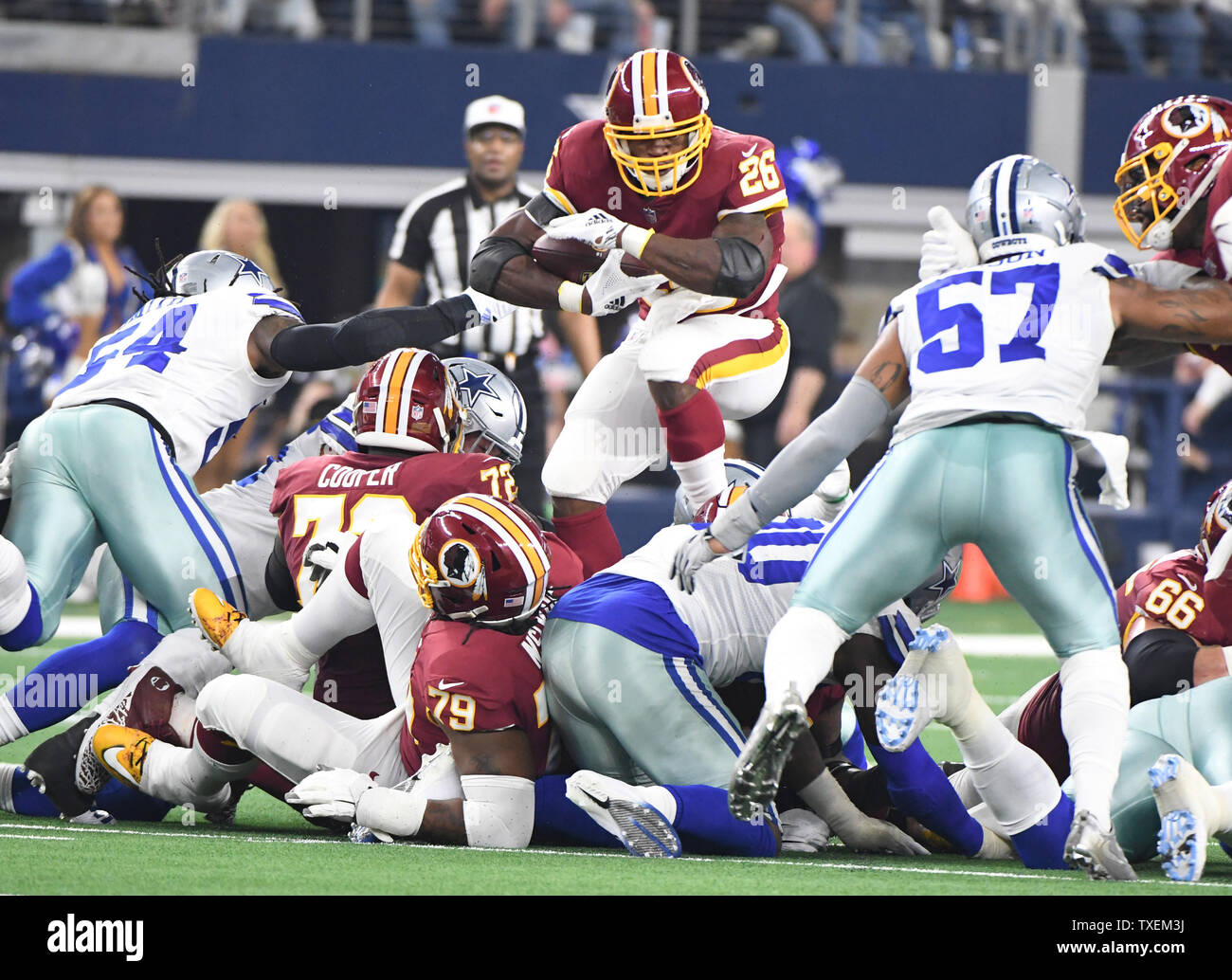 Nfl scrimmage line hi-res stock photography and images - Alamy