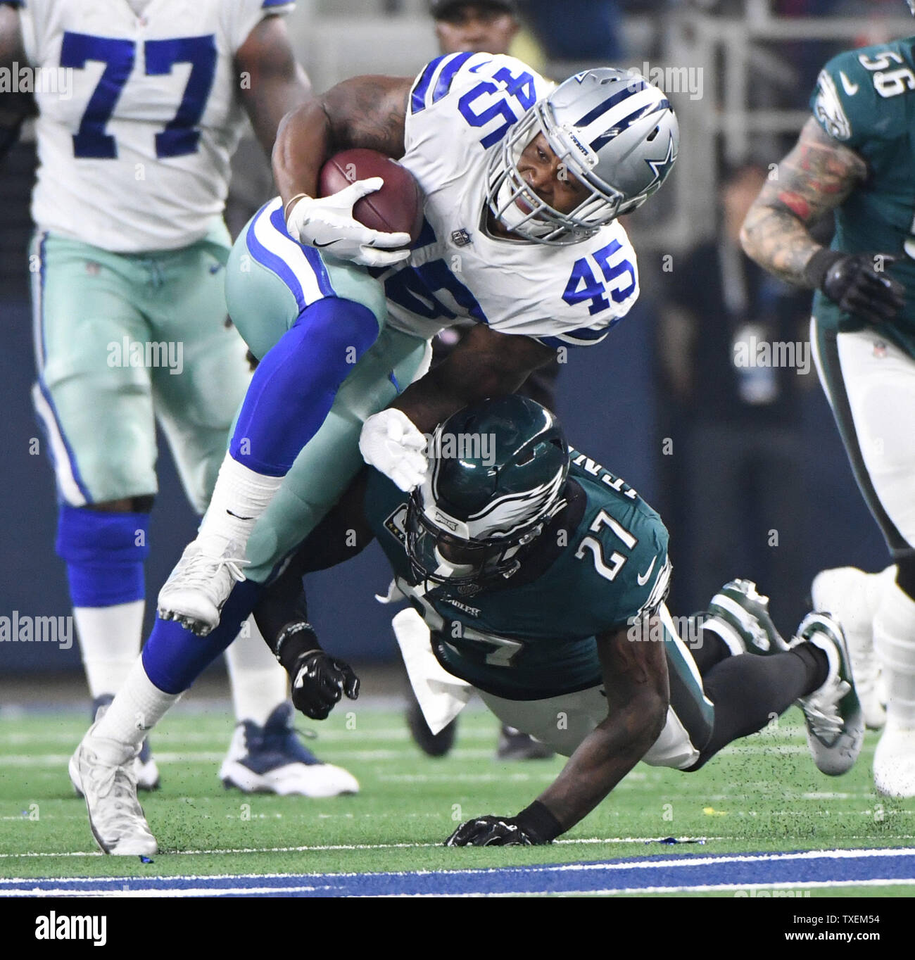 Dallas Cowboys Rod Smith picks up 9 yards before Philadelphia Eagles ...