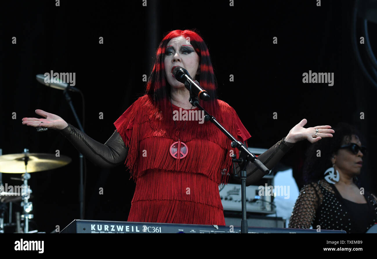 Kate pierson hi-res stock photography and images - Alamy