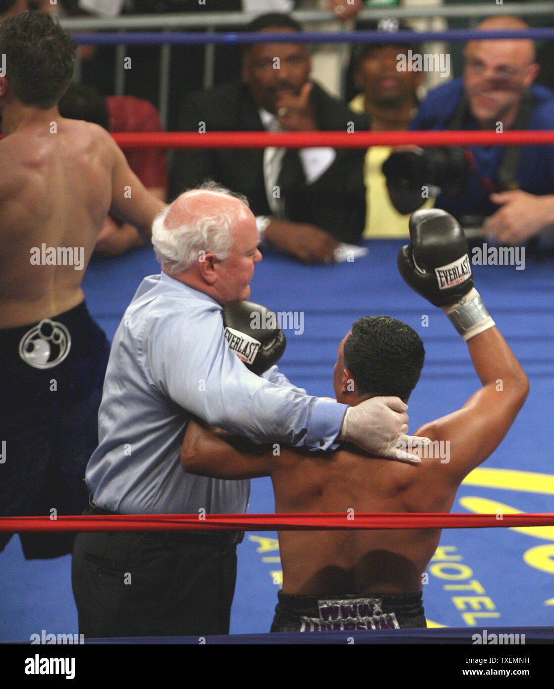 Stopping a fight hi-res stock photography and images - Alamy