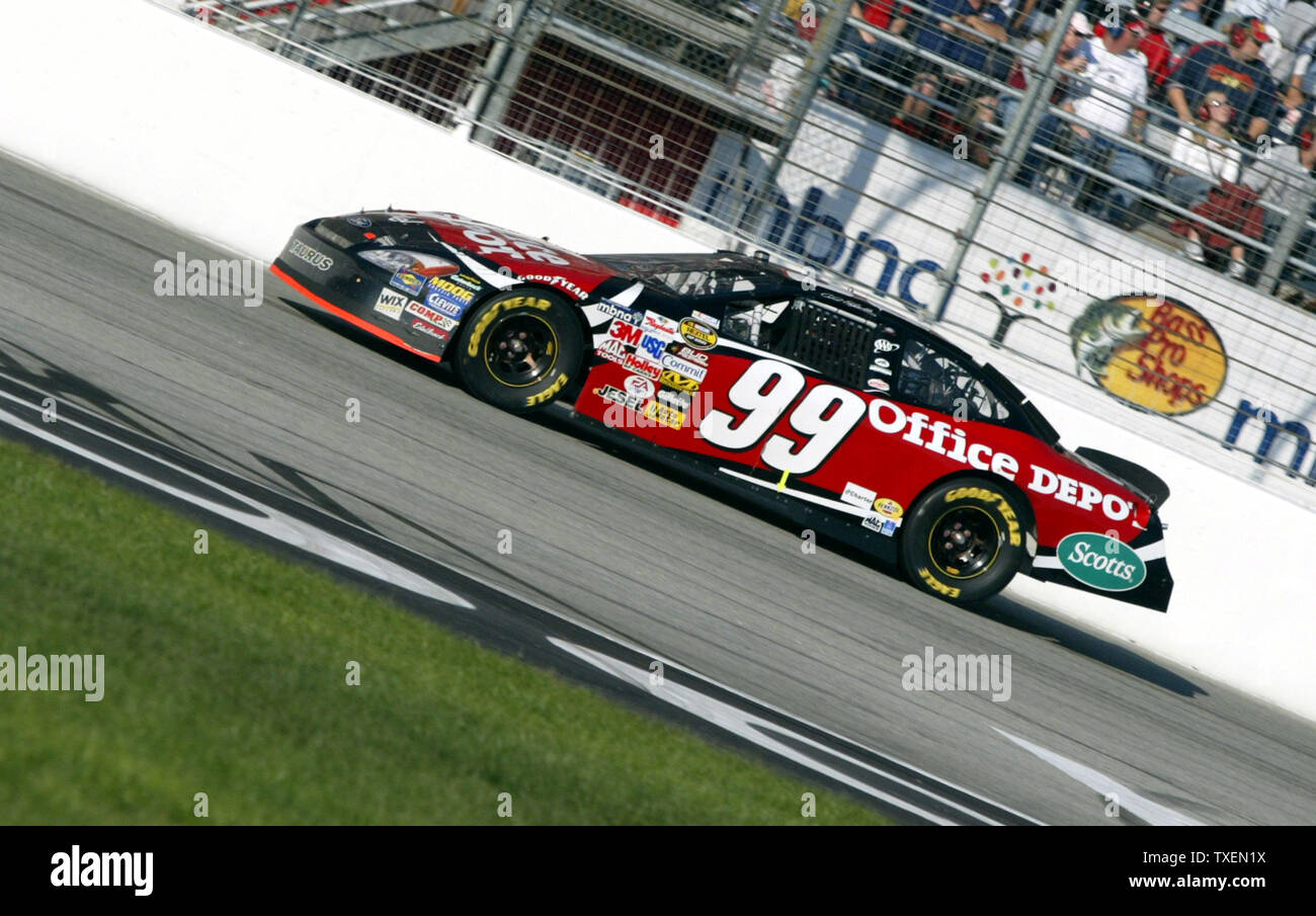 Carl Edwards, 99, wins the NASCAR Nextel Cup Bass Pro Shops MBNA 500 ...