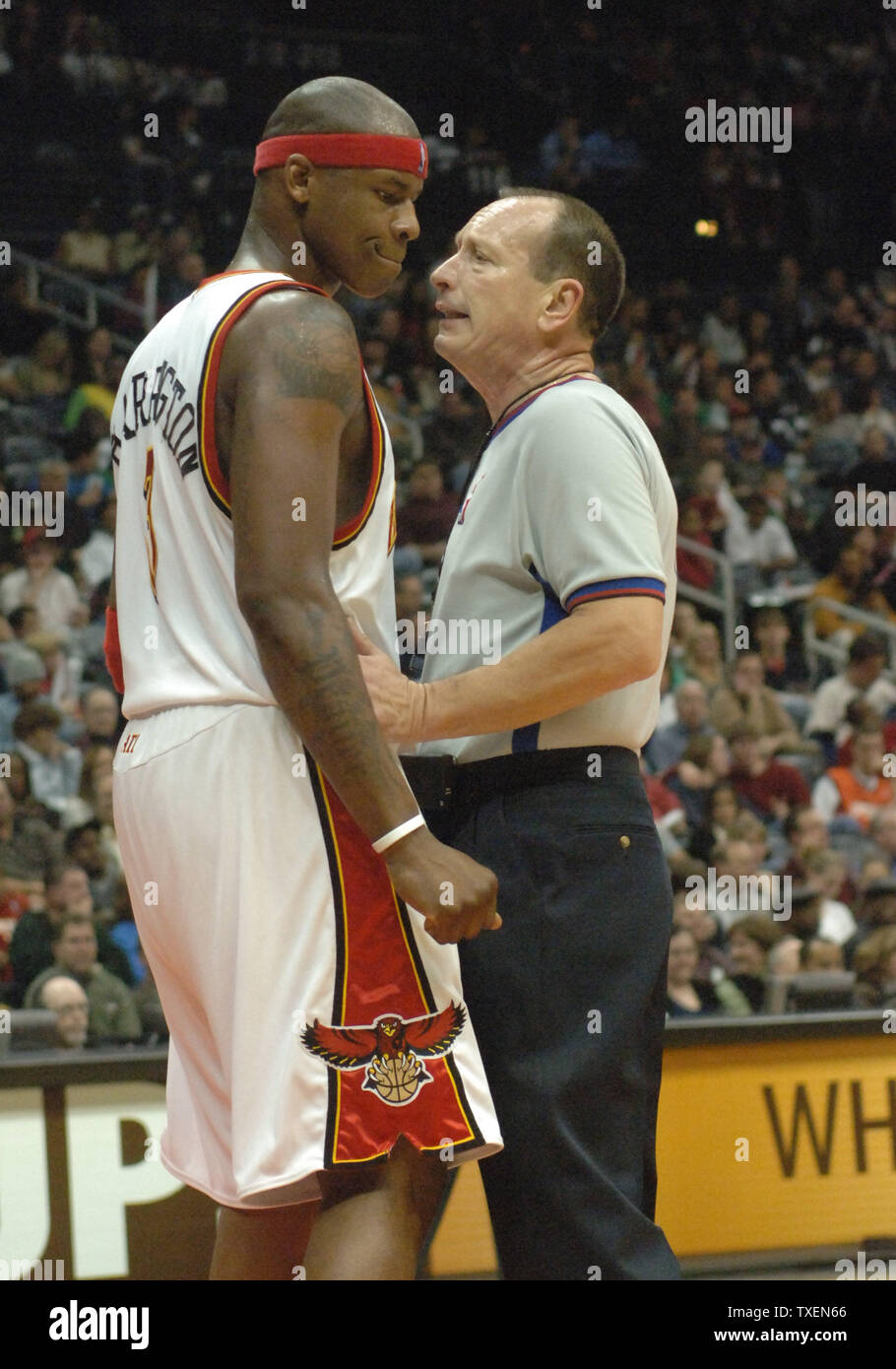 Atlanta Hawks Al Harrington and a game official exchange words in the ...