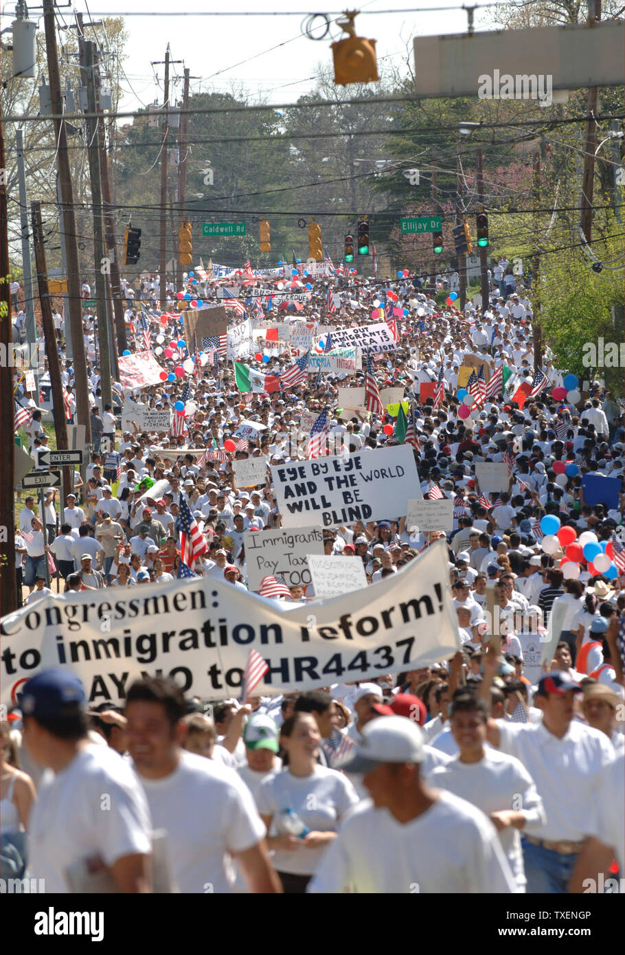Hispanic immigrants hi-res stock photography and images - Alamy