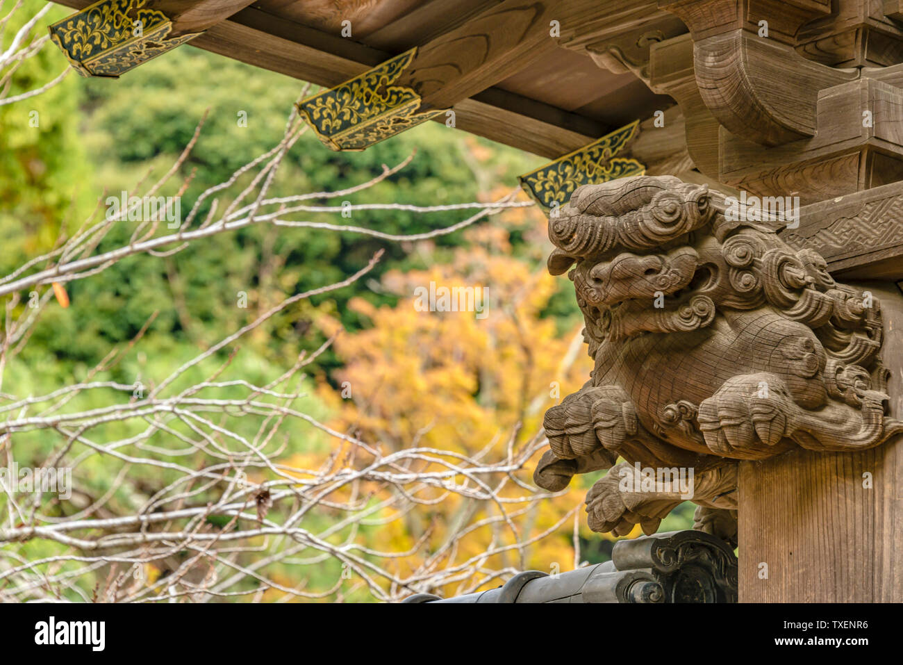 Architectural detail at the Karamon gate of Engaku-ji Temple, Kamakura ...