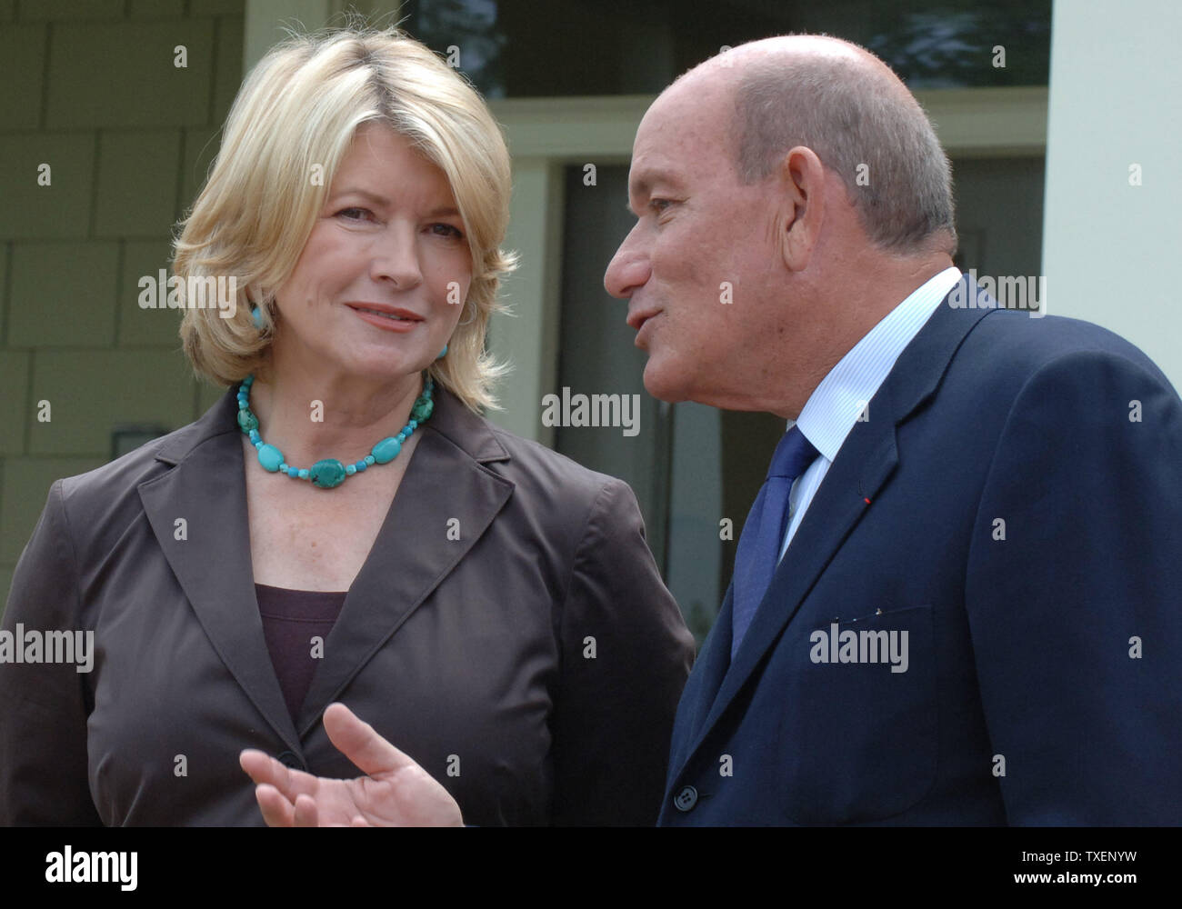 Martha Stewart and Bruce Karatz, CEO and Chairman of KB Home, address a ...