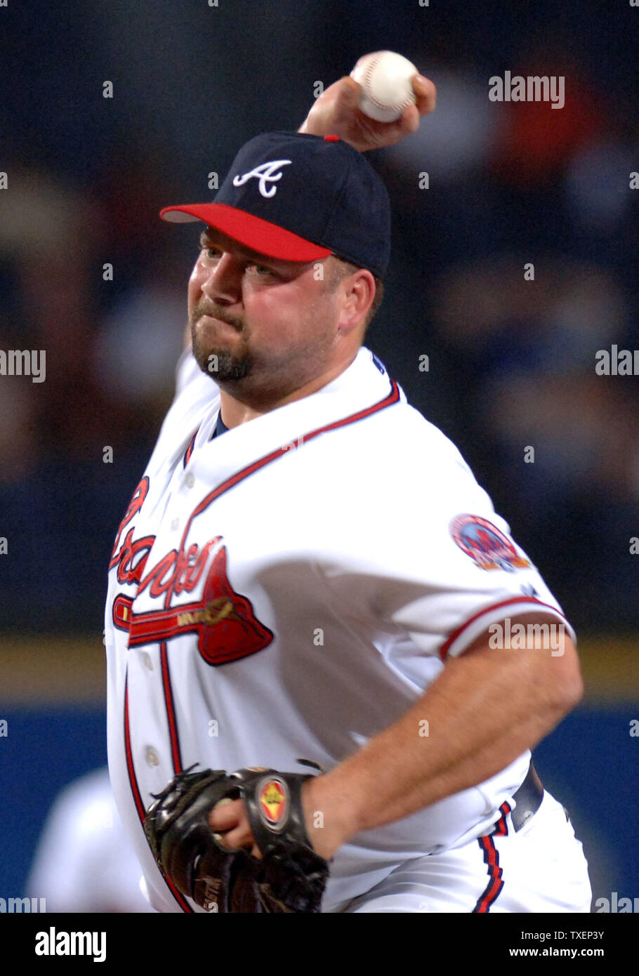 Atlanta Braves closer Bob Wickman throws against the Pittsburgh Pirates ...