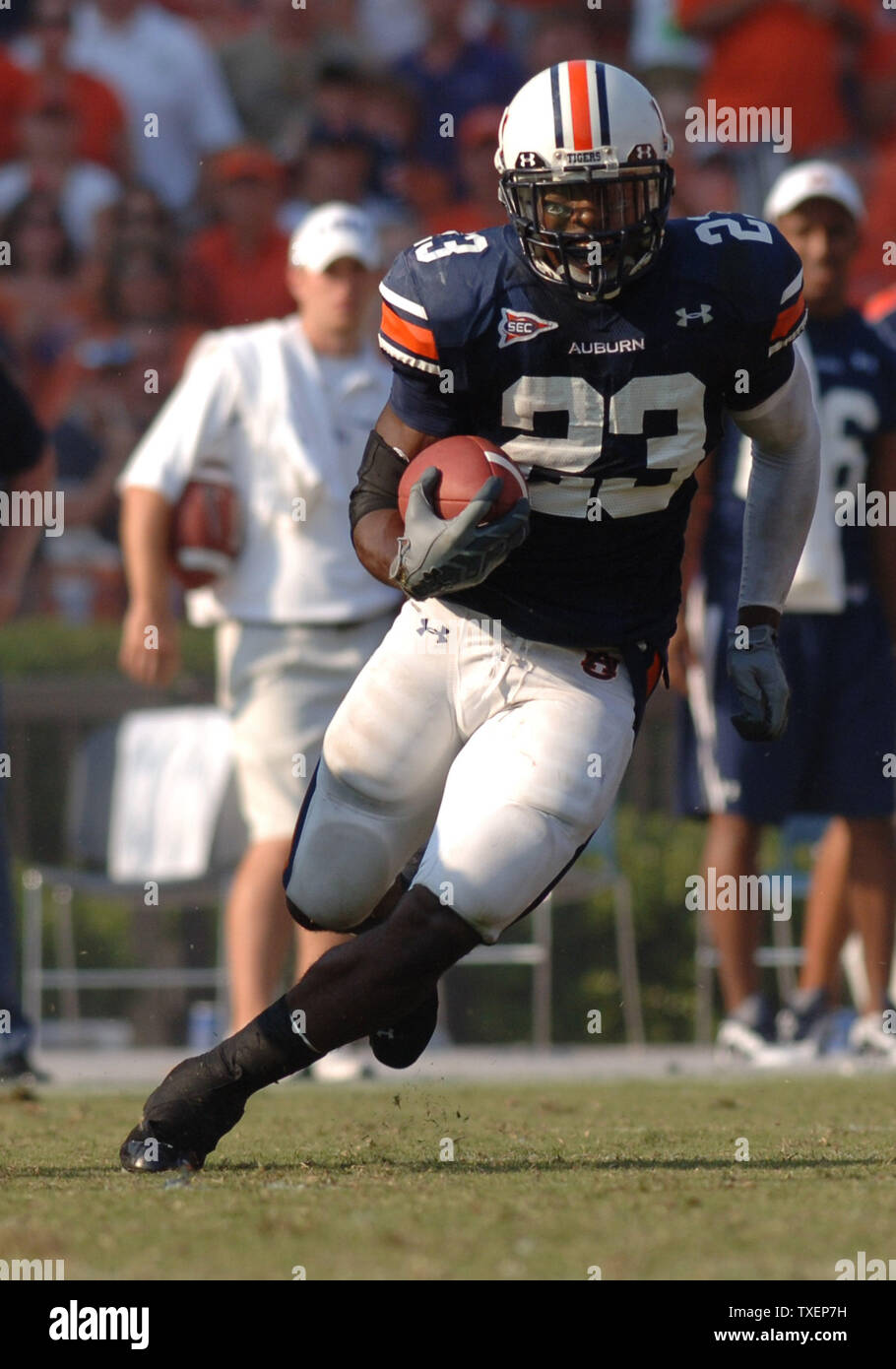 Auburn running back Kenny Irons (23) runs in the open for yardage ...