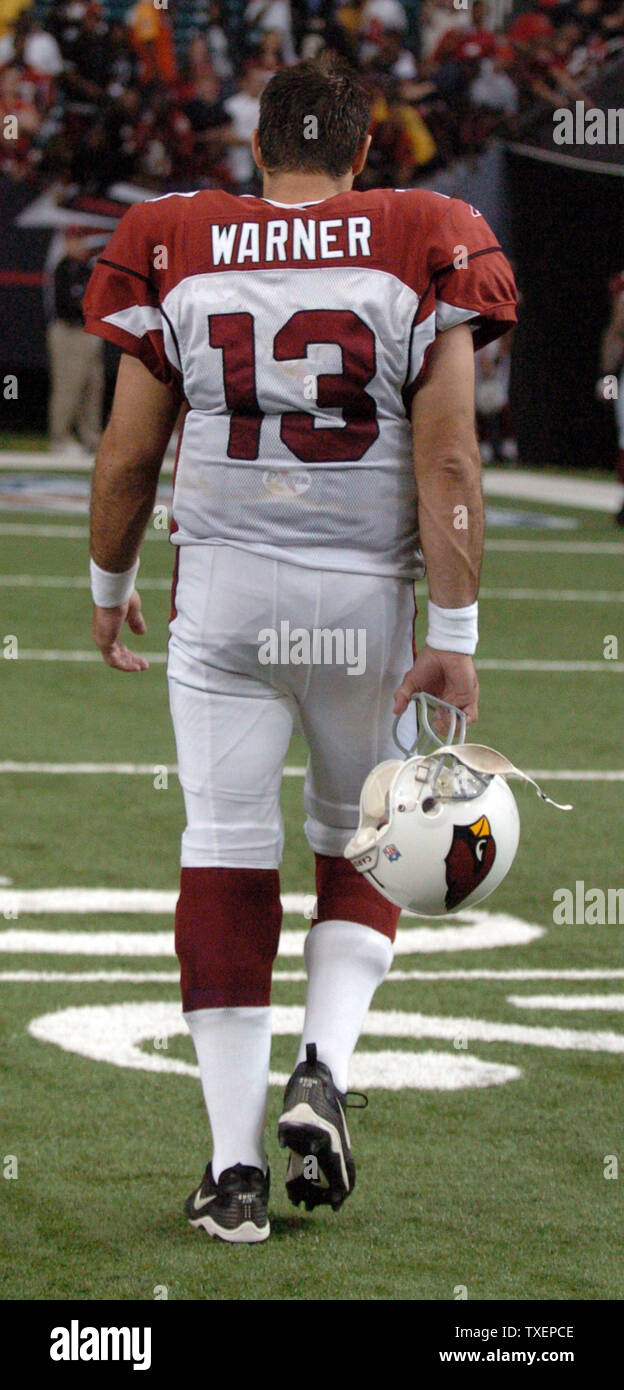 Arizona cardinals starting quarterback Kurt Warner leaves the field at ...