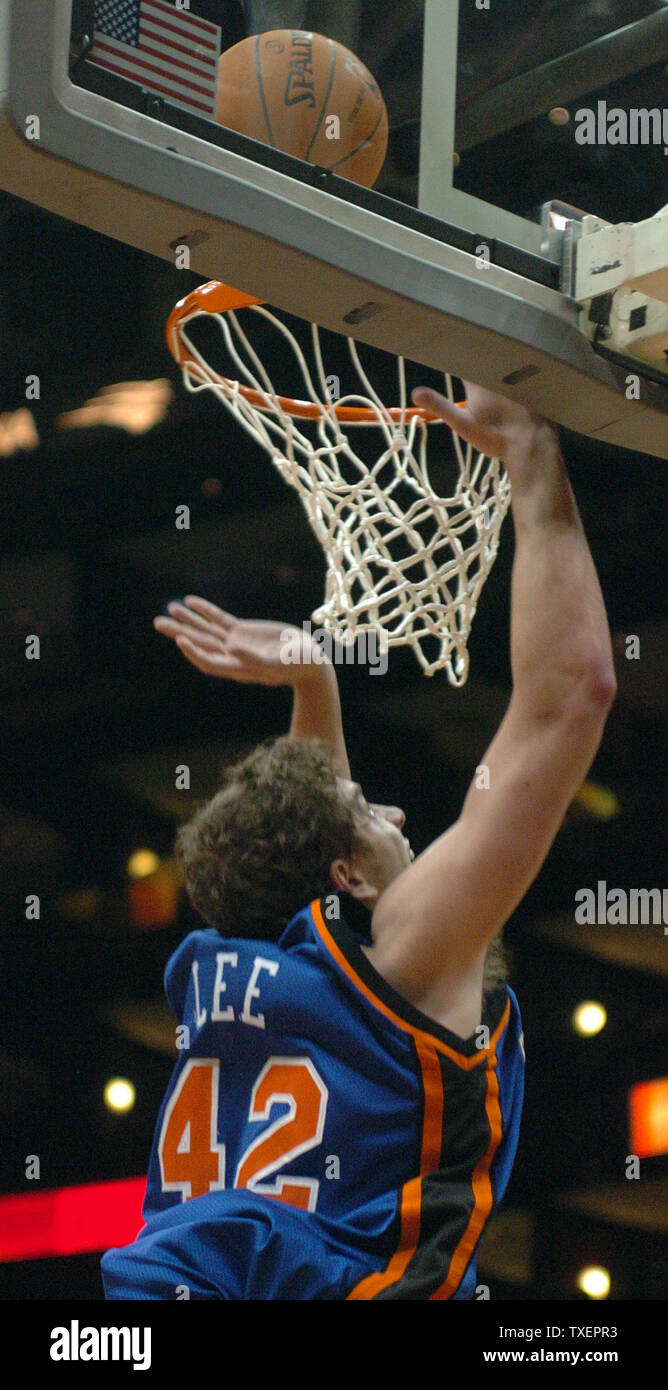 New York Knicks David Lee puts in two against the Atlanta Hawks in the ...