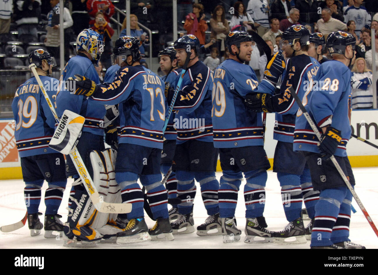 Atlanta Thrashers celebrate their 5-0 shutout of the visiting Toronto ...