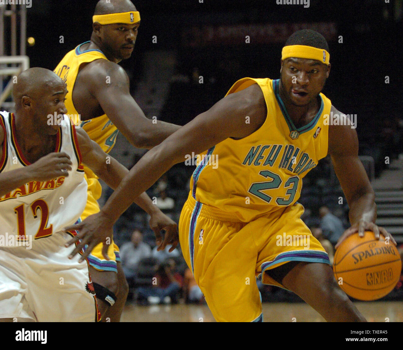 New Orleans Hornets Devin Brown (23) drives against Atlanta Hawks ...
