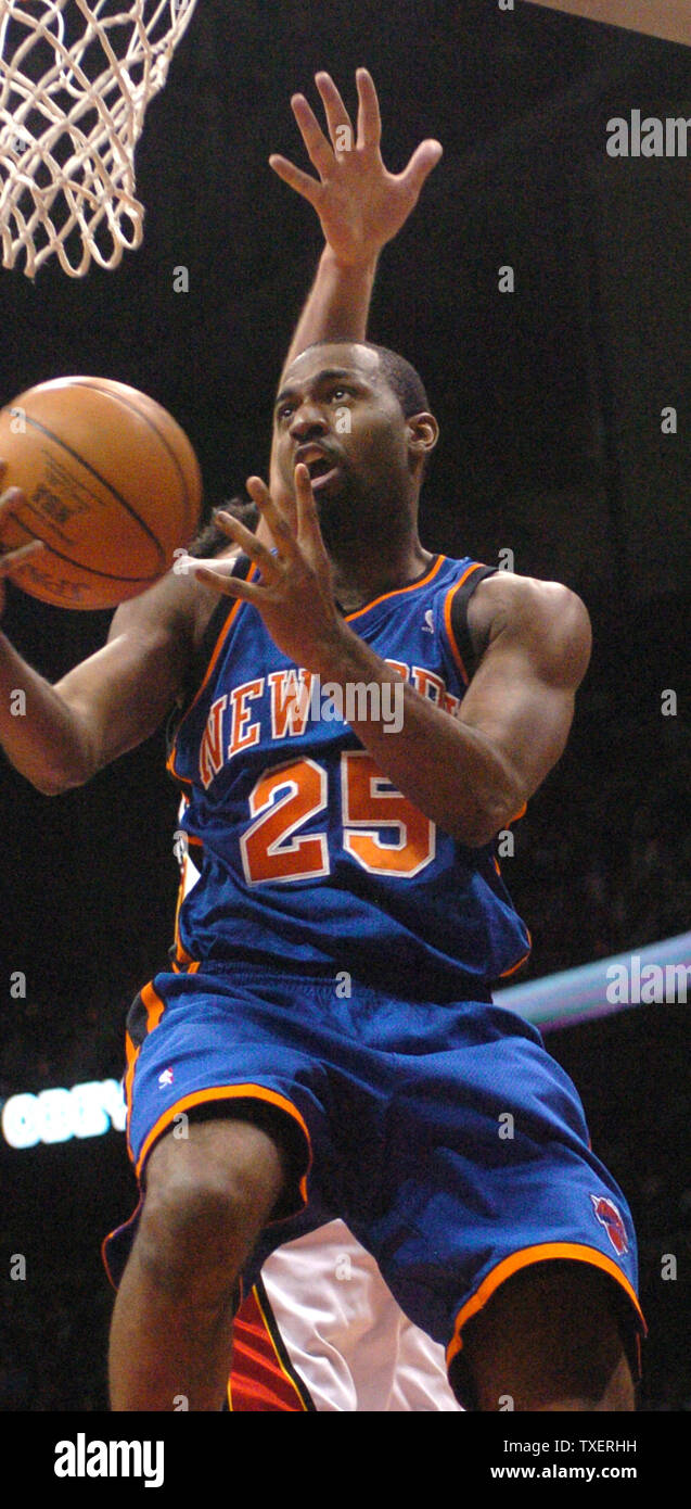 New York Knicks Mardy Collins (25) is up for two against the Atlanta ...