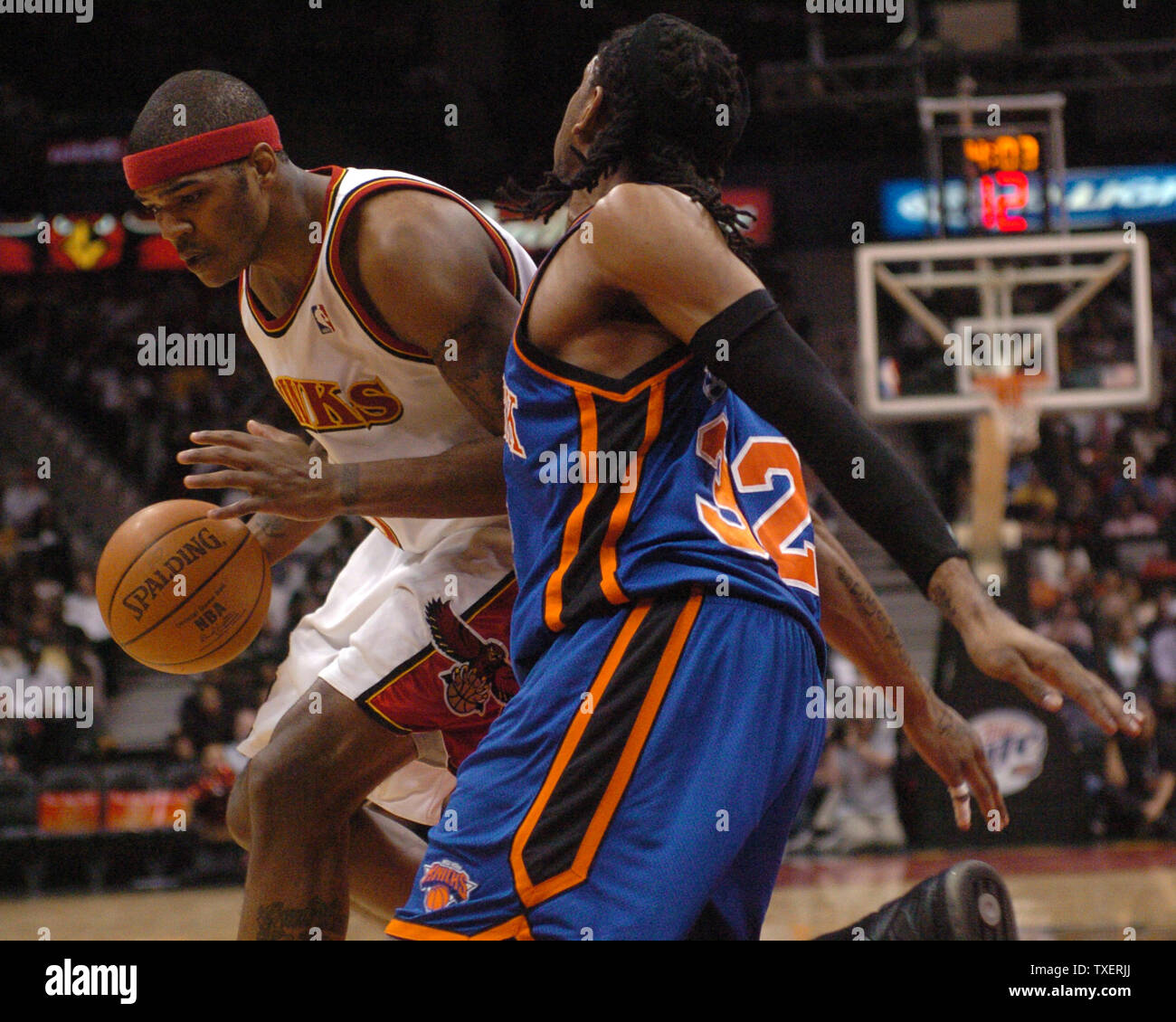 Atlanta Hawks Josh Smith (5) moves into the defense of New York Knicks ...