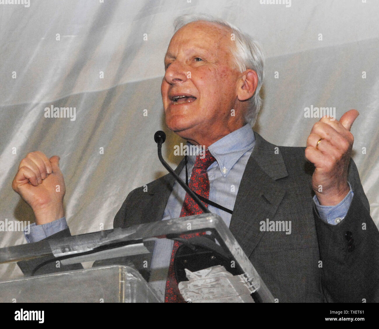 Delta Air Lines CEO Gerald Grinstein announced that Delta has ...