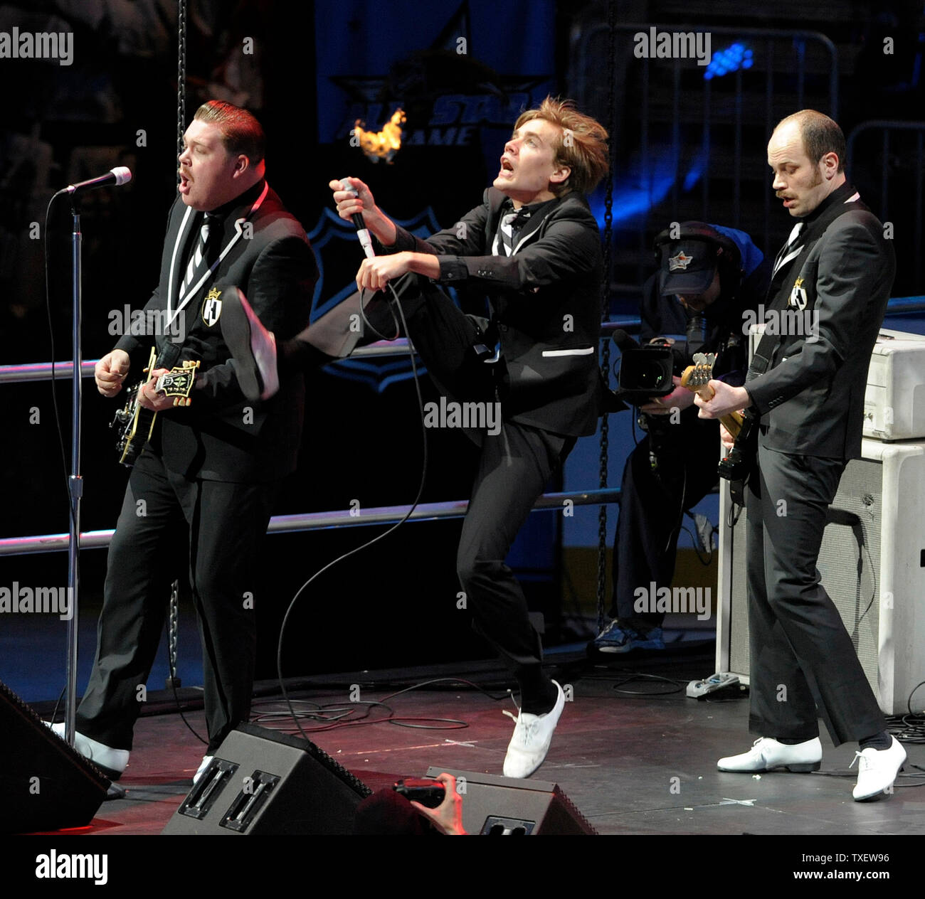 Rock band the hives hi-res stock photography and images - Alamy