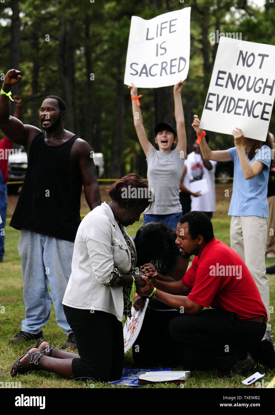 Protesters kneel and pray near the Georgia Diagnostic and ...