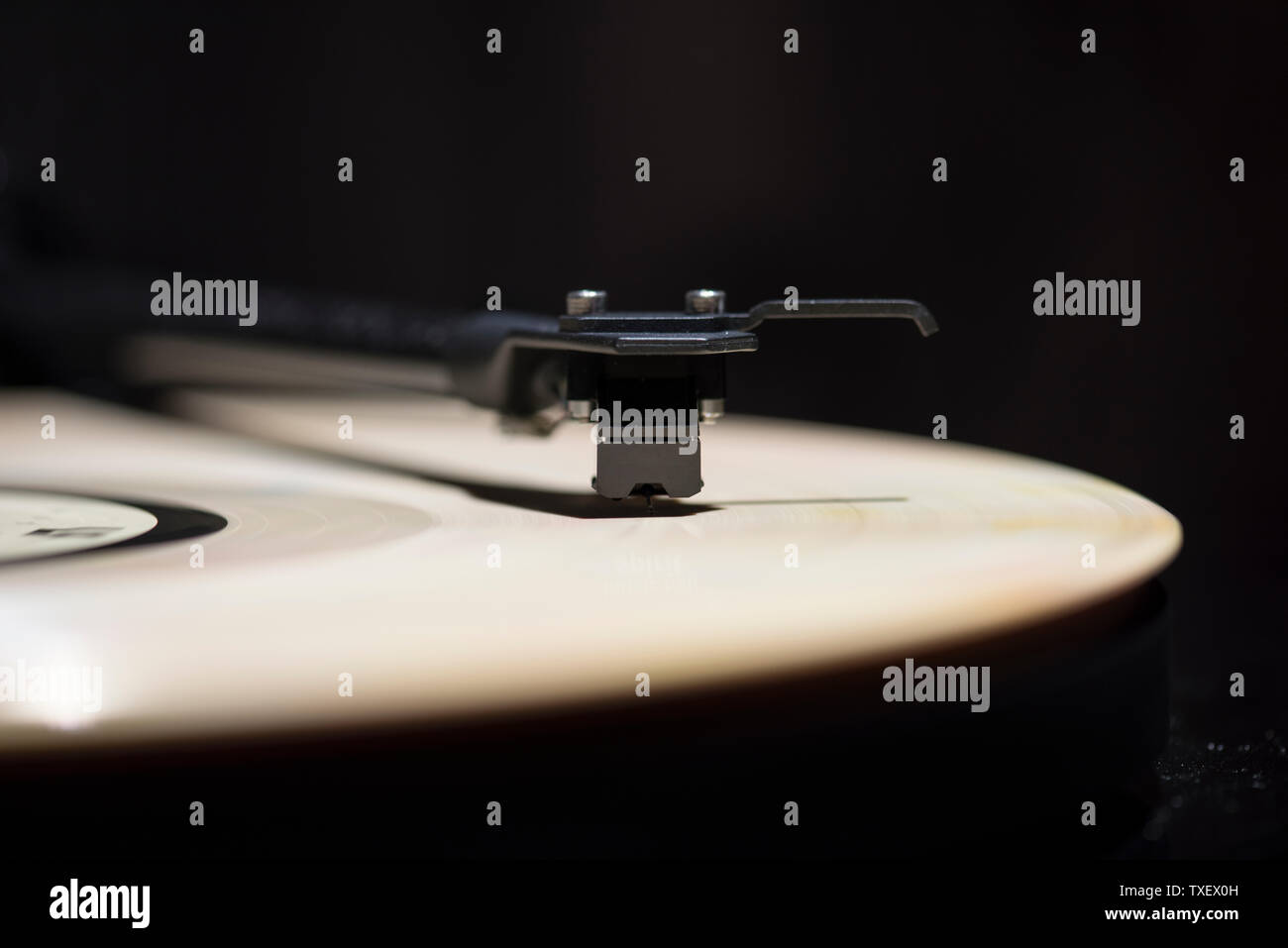 Spinning turntable hi-res stock photography and images - Alamy