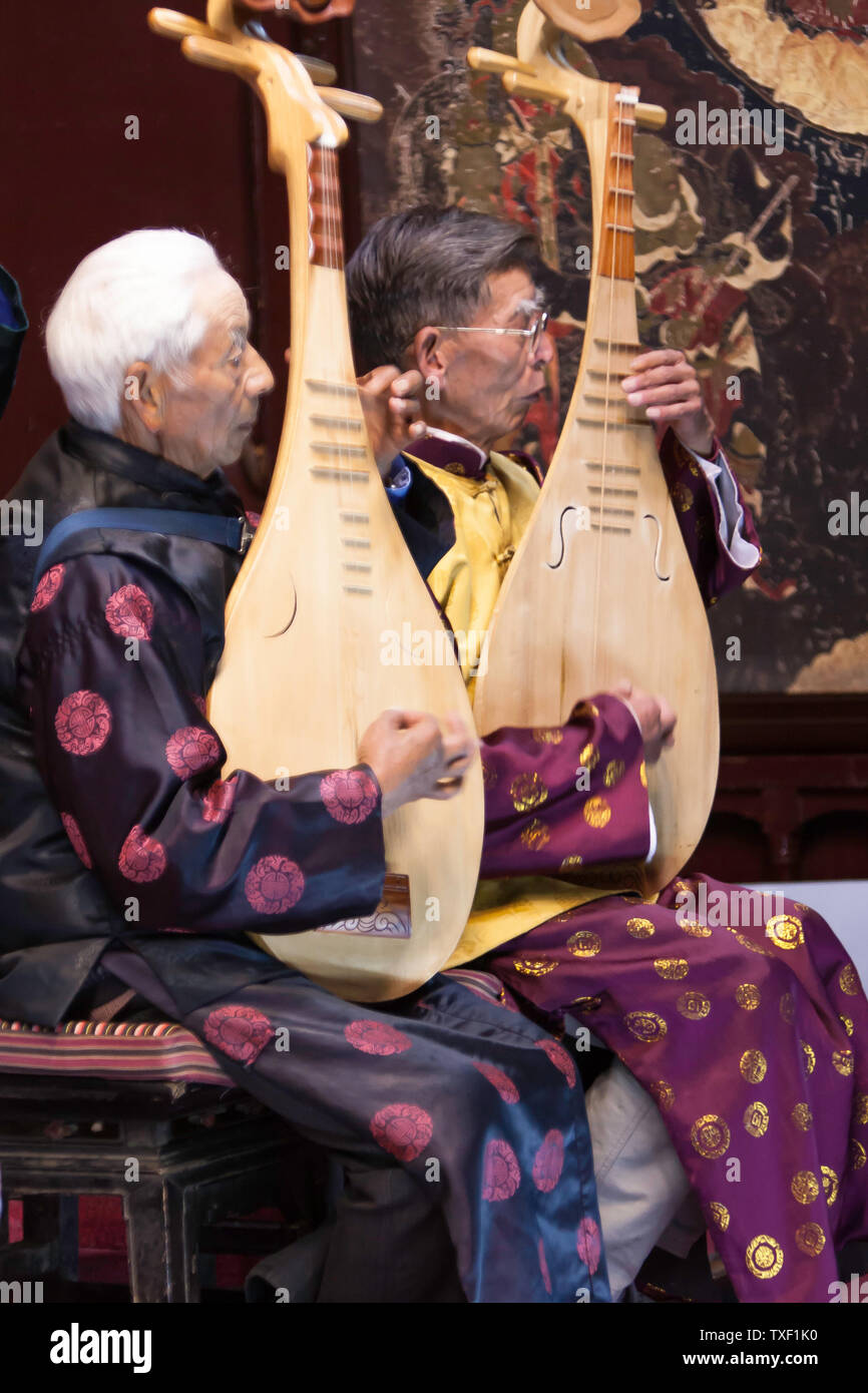 Gule hi-res stock photography and images - Alamy