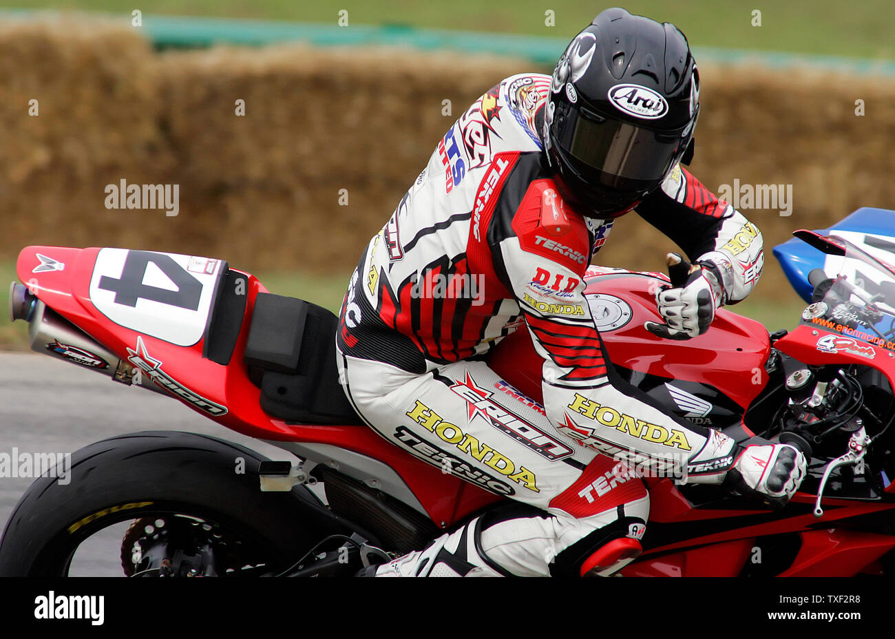 Joshua Hayes, of Gulfport, MS, salutes the crowd after winning the Big ...
