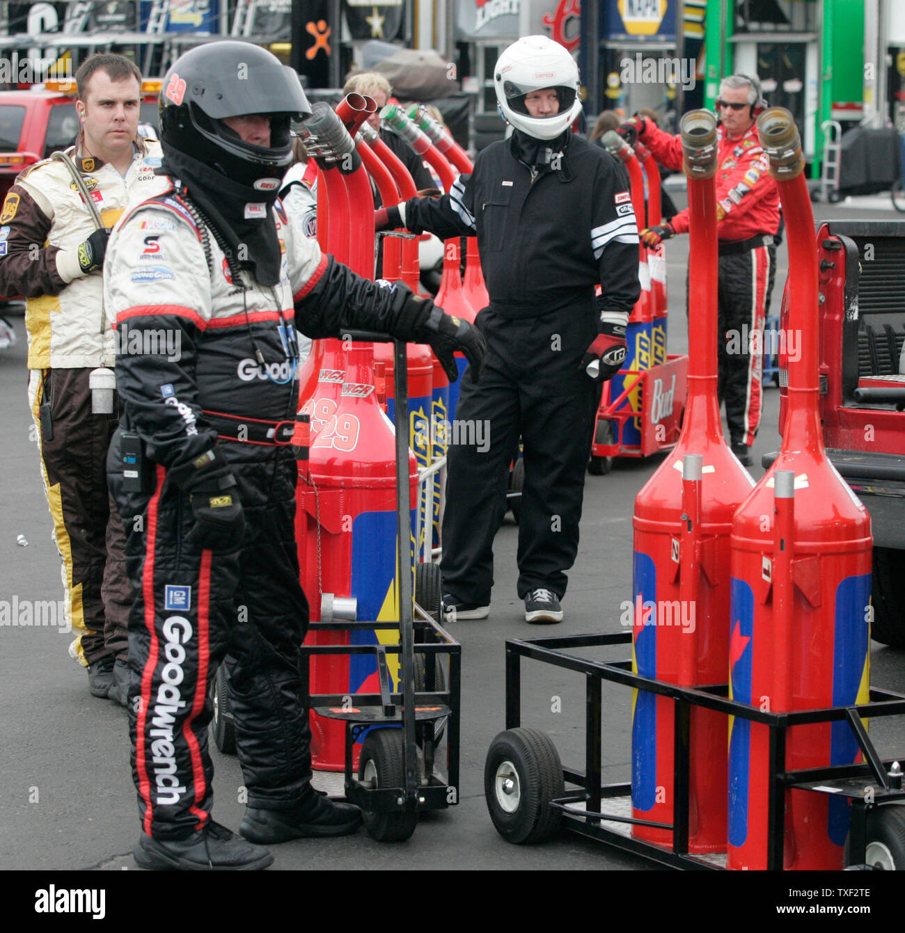 Pit crews hi-res stock photography and images - Alamy
