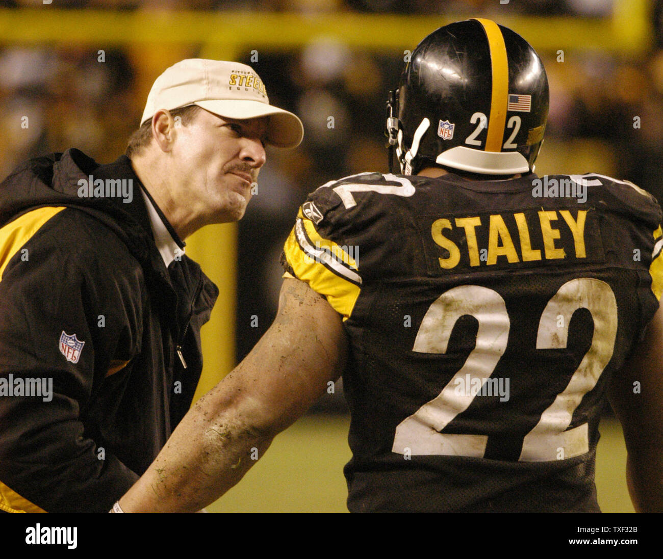 Pittsburgh Steelers head coach Bill Cowher speaks to Duce Staley on the ...