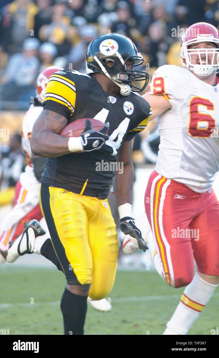 Pittsburgh steelers najeh davenport 44 hi-res stock photography and ...