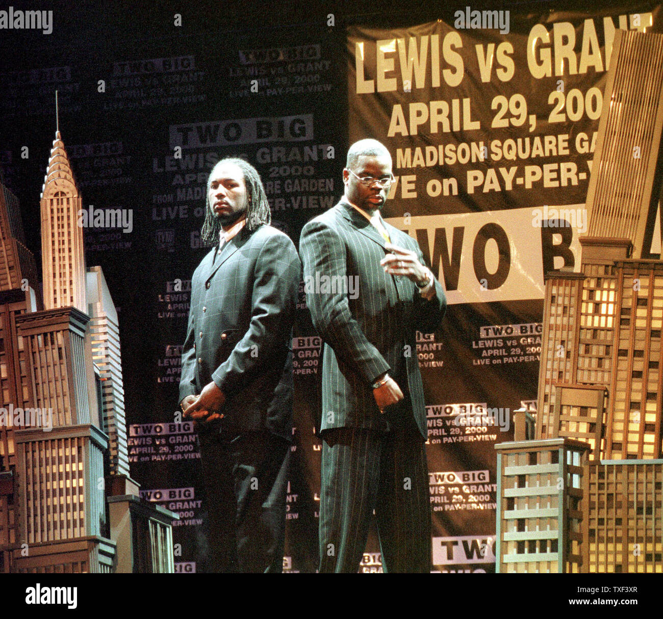 Lennox lewis heavyweight boxing hi-res stock photography and images - Alamy