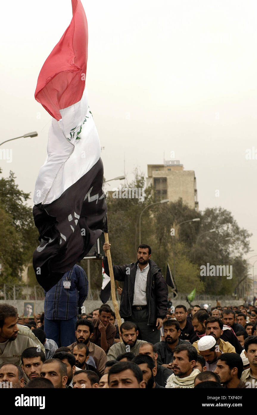 Baghdad war 2004 hi-res stock photography and images - Alamy