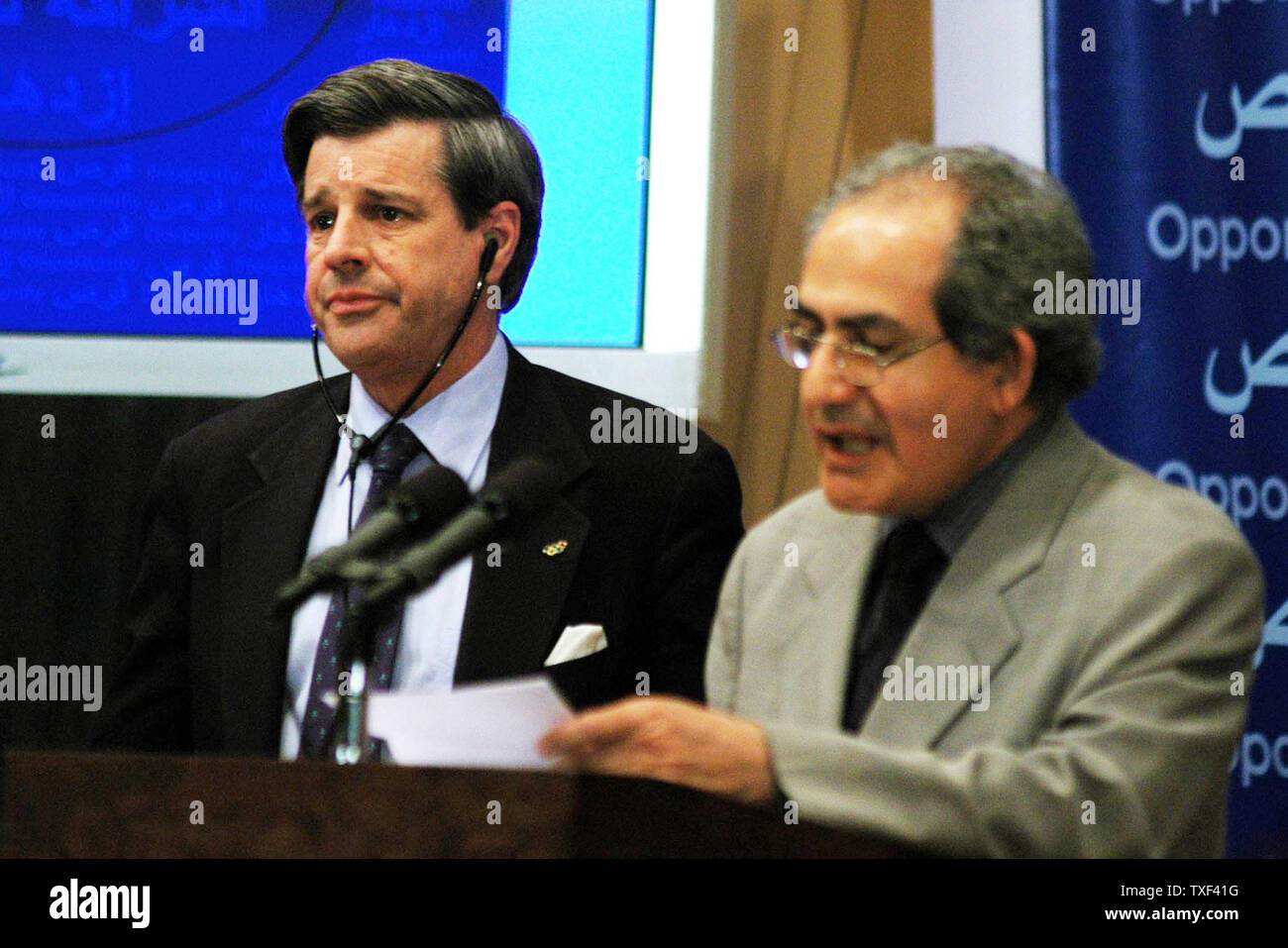 The civil administrator of Iraq, Paul Bremer, and the Iraqi ministry of ...