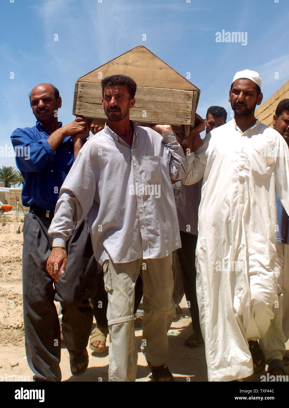 Fallujah cemetery hi-res stock photography and images - Alamy