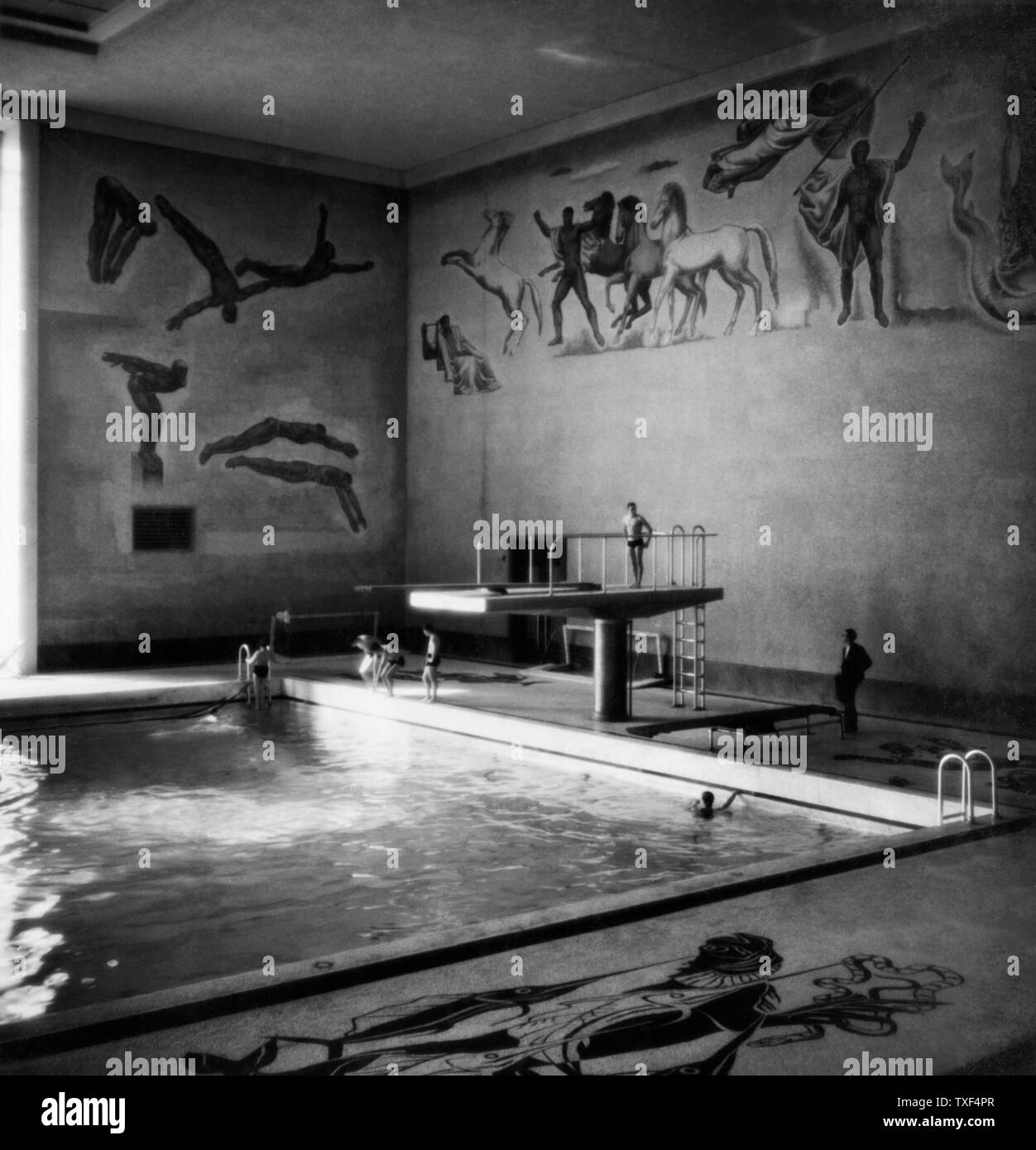 Italy, Rome, the pool at the Mussolini forum, 1930 Stock Photo - Alamy