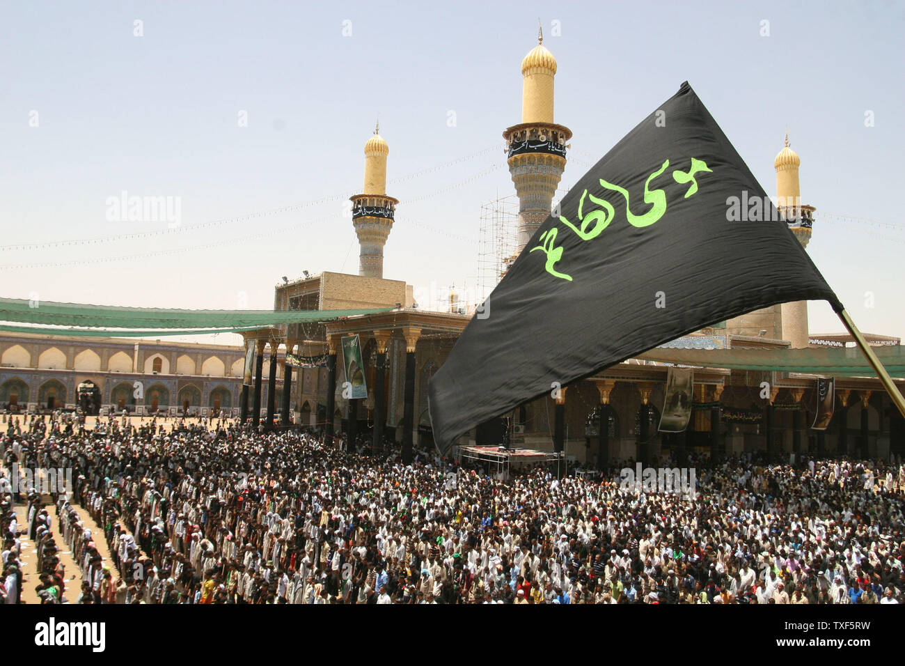 Imam musa kadhim mosque hi-res stock photography and images - Alamy