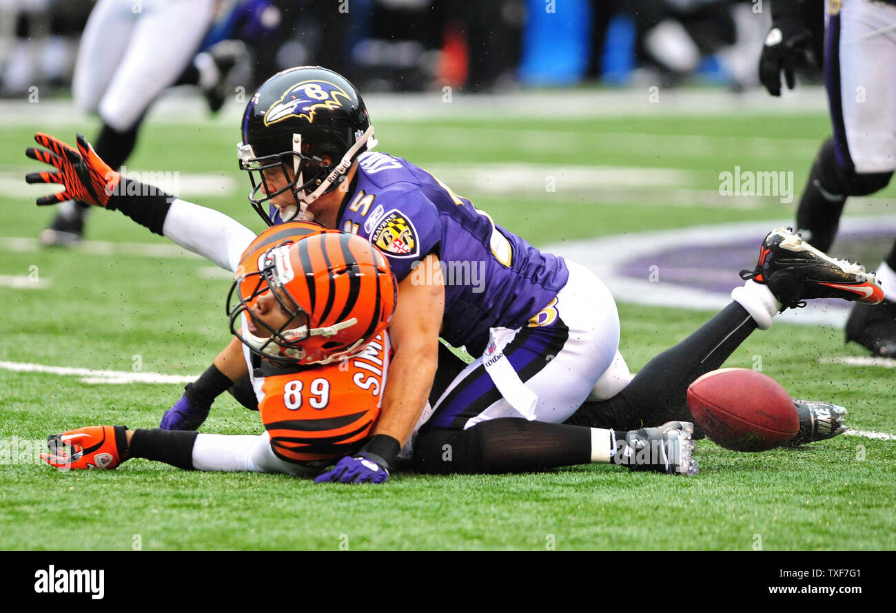 Hands with bengals hi-res stock photography and images - Alamy