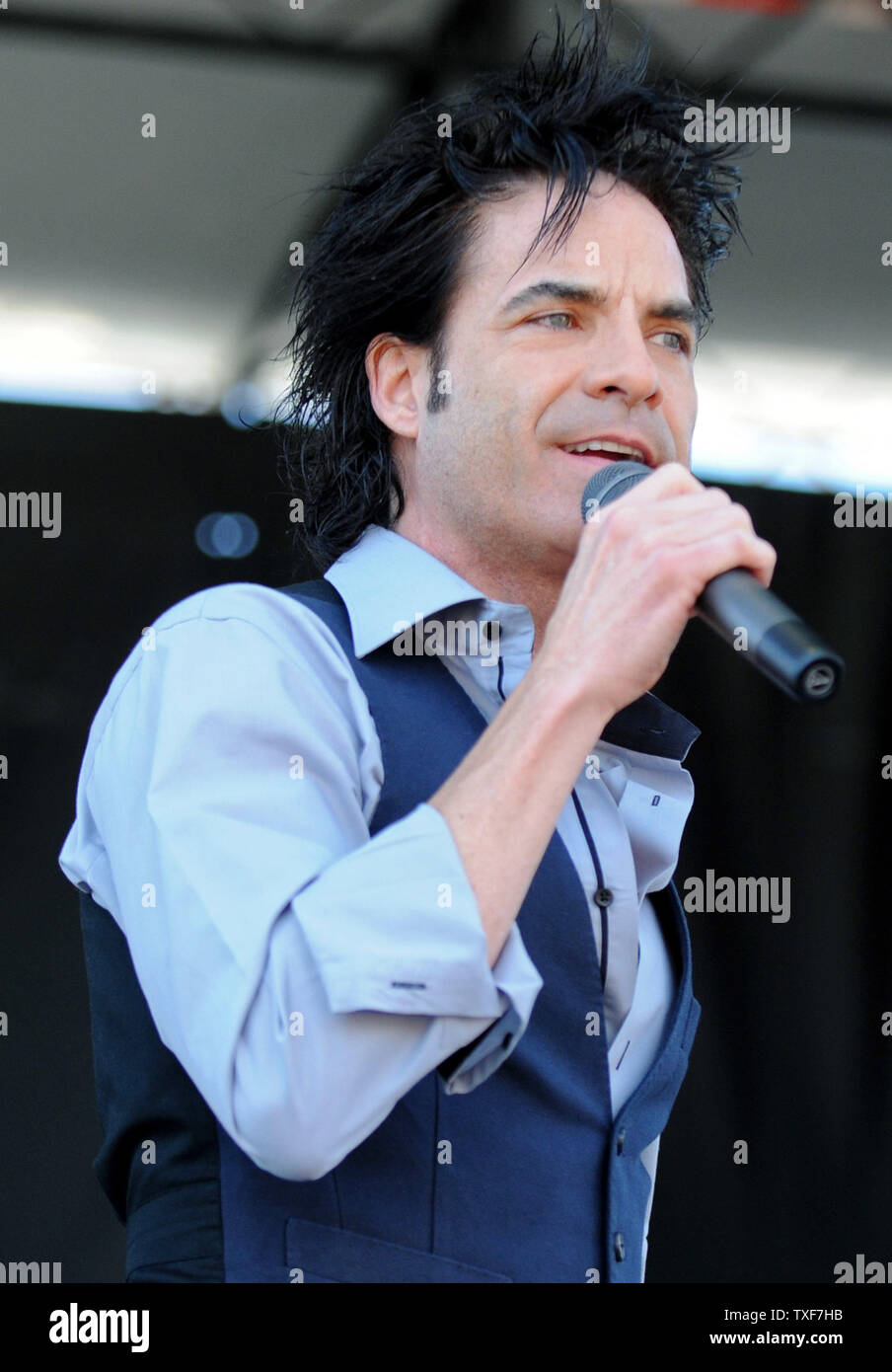 Patrick Monahan, the lead singer of Train, performs with his band in ...