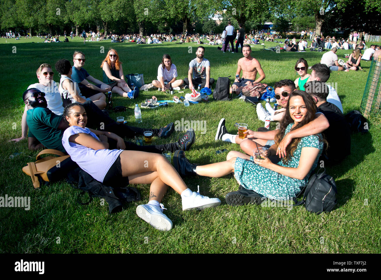 London young group hi-res stock photography and images - Alamy