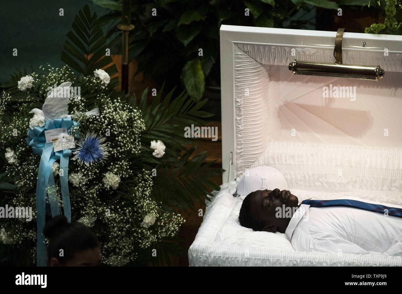 Open Casket Images Incredible Photos Of Deceased Famous People