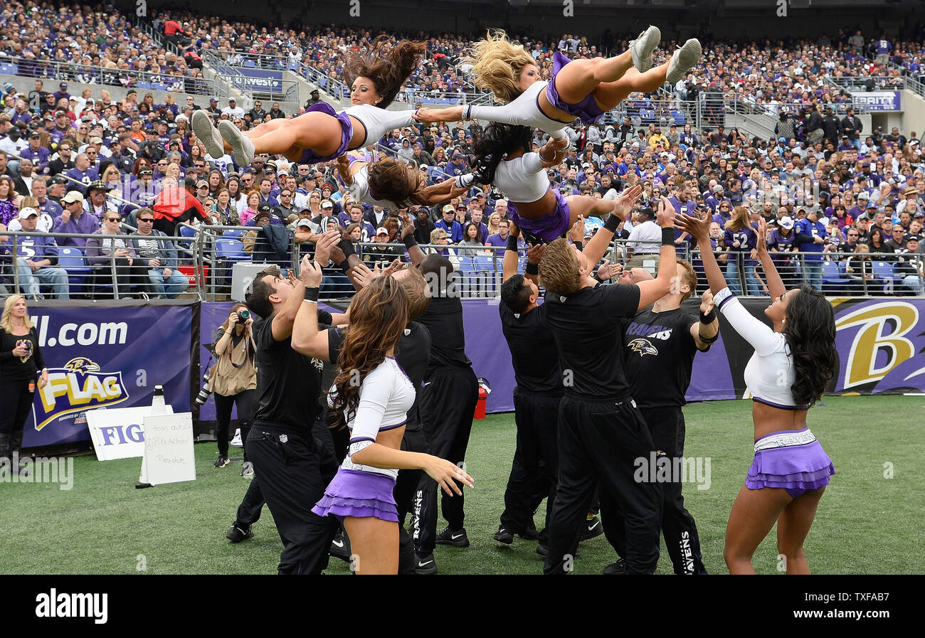 Baltimore ravens cheerleaders hi-res stock photography and images - Alamy