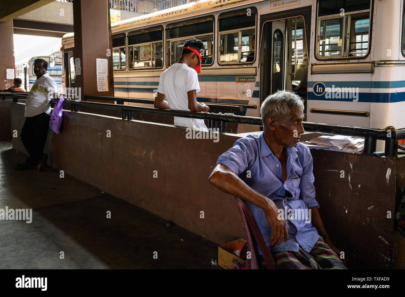 Sri Lankan Bus Stock Photos & Sri Lankan Bus Stock Images - Alamy