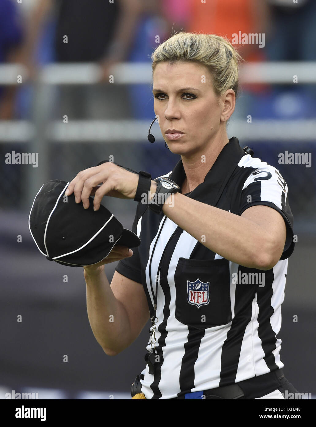 Sarah thomas referee hi-res stock photography and images - Alamy