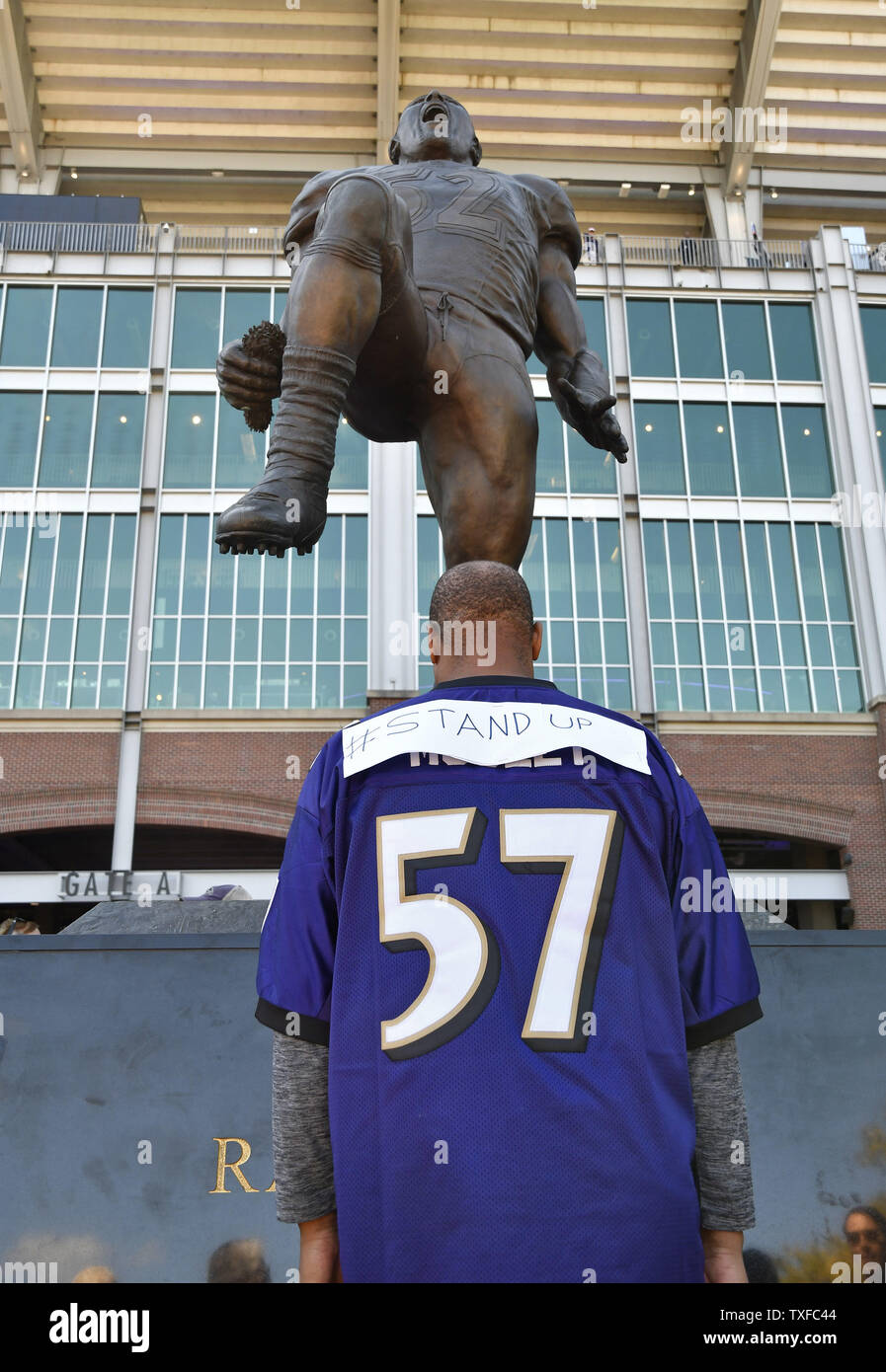 Lee Freeman Jr. says NFL football players should stand during the ...