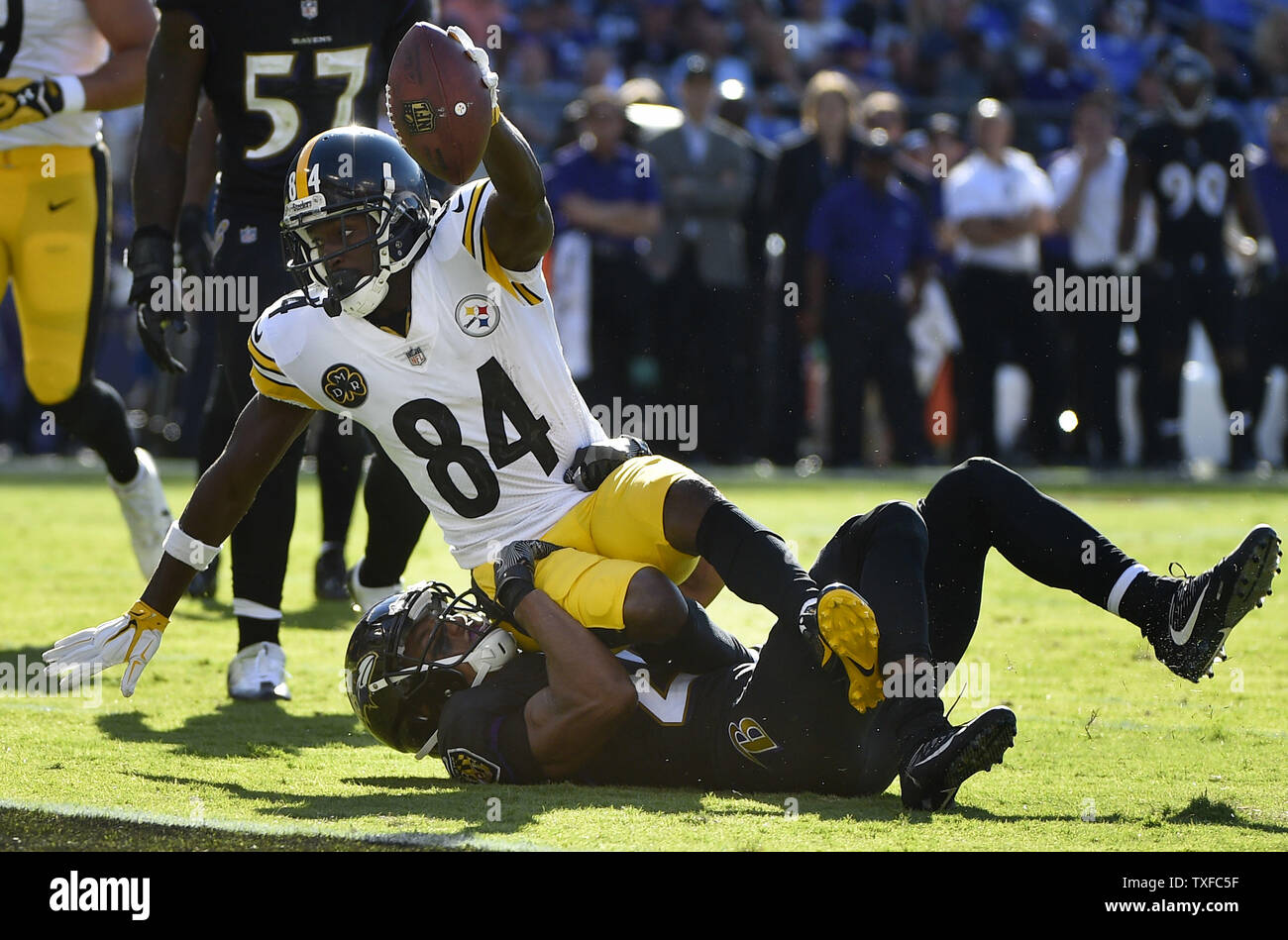 Pittsburgh Steelers wide receiver Antonio Brown (84) runs to the two ...