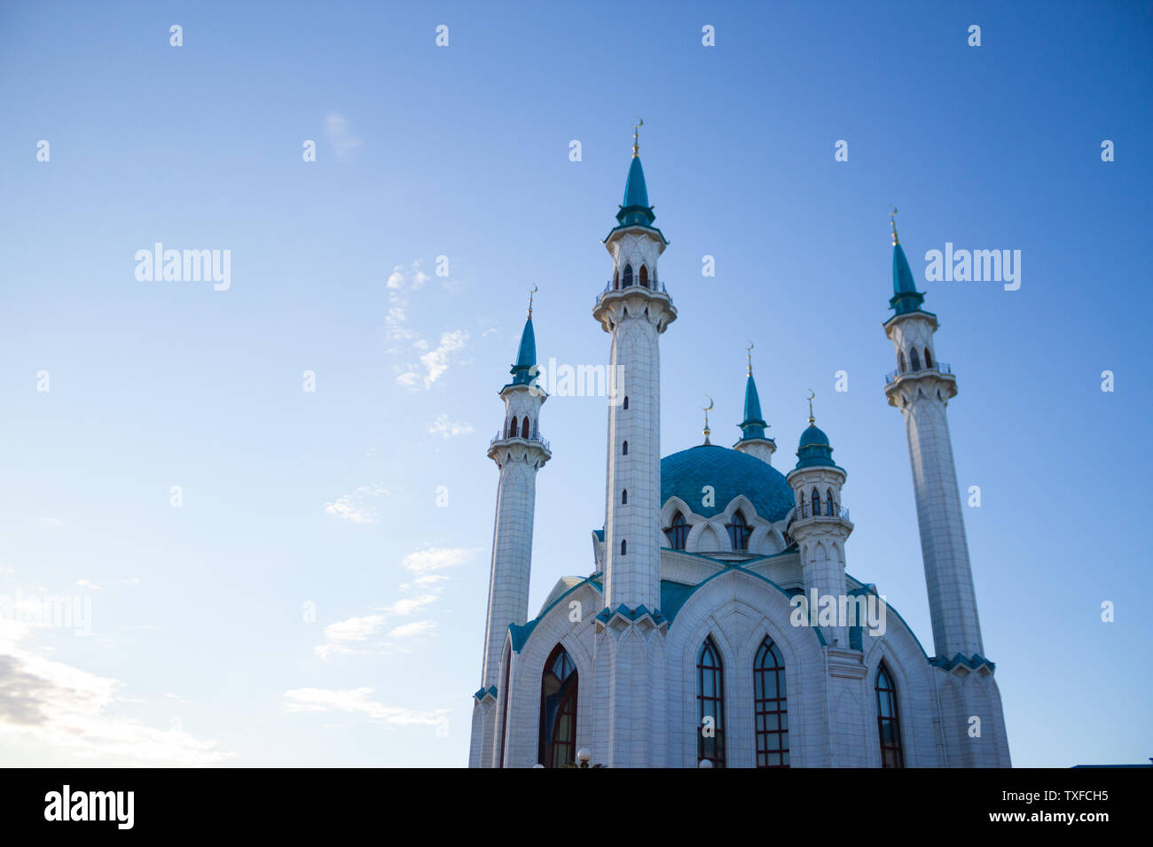big white mosque with blue roof Stock Photo - Alamy