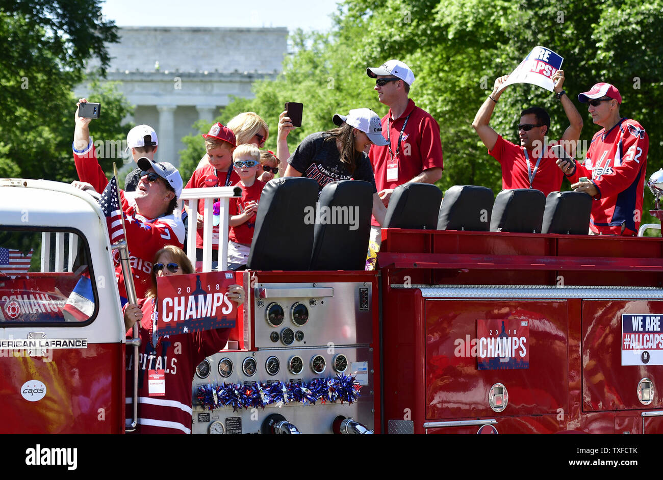 The Washington Capitals and their fans celebrate the team's first ...