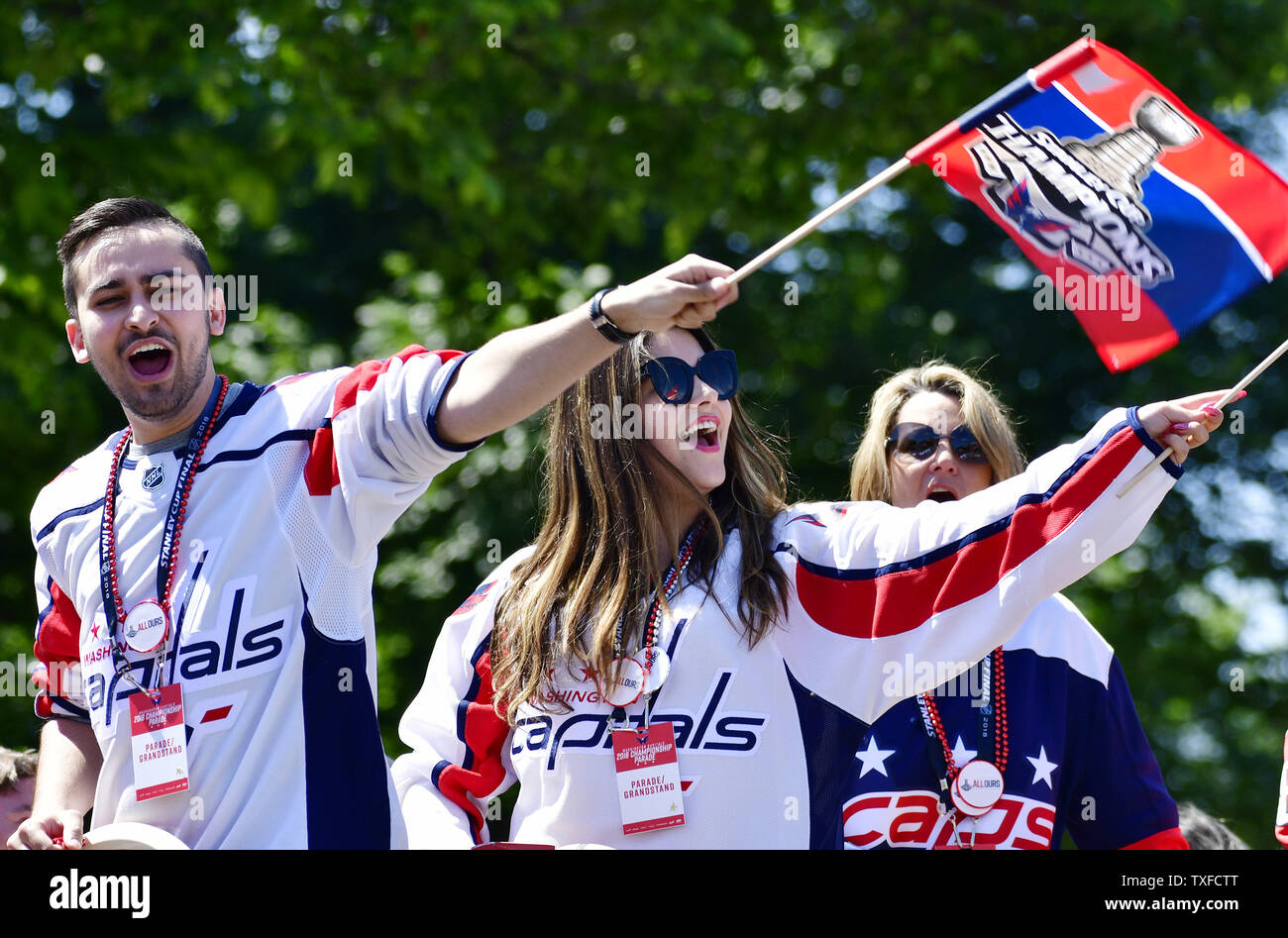 The Washington Capitals spirit team members and their fans celebrate ...