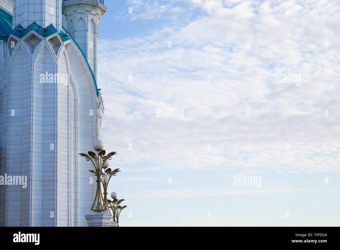 big white mosque with blue roof Stock Photo - Alamy