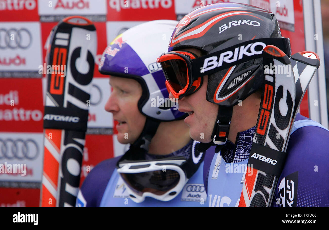 USA's Daron Rahlves (L) finished first and USA's Bode Miller finished ...
