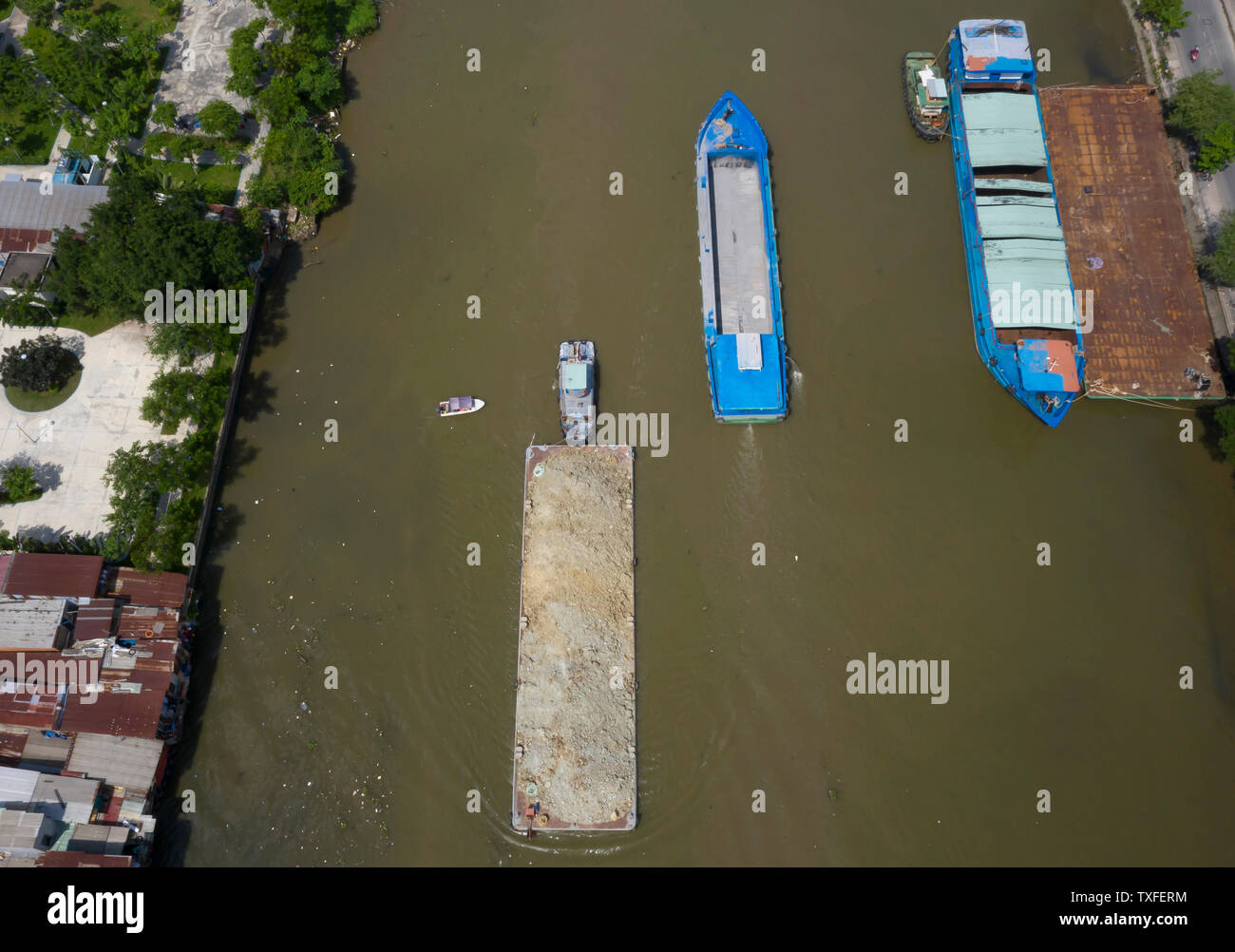 Flying barge hi-res stock photography and images - Alamy