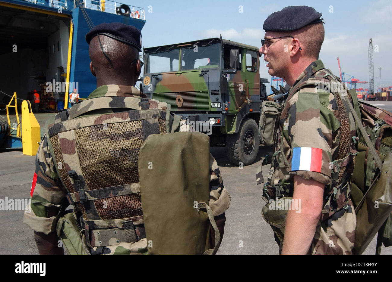 French Foreign Legion soldiers from the 2nd corps of engineers unload ...