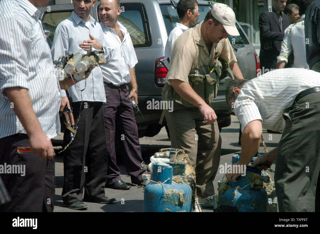 Devices attached hi-res stock photography and images - Alamy